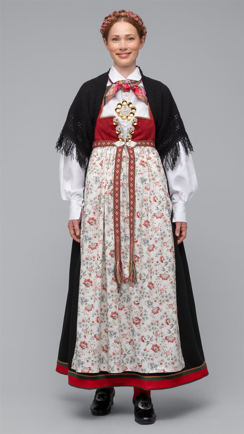 Åmlibunad dame fra Aust-Agder. - Norsk Flid nettbutikk og bunader