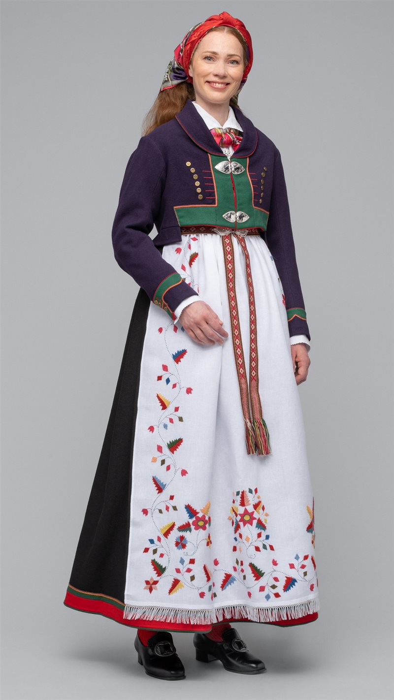 Åmlibunad dame fra Aust-Agder. - Norsk Flid nettbutikk og bunader