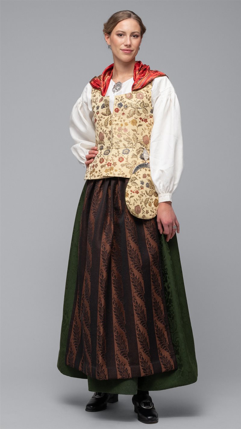 Stoffvarianter for liv Sør-Østerdalsbunad - Kvinnebunad for Sør ...