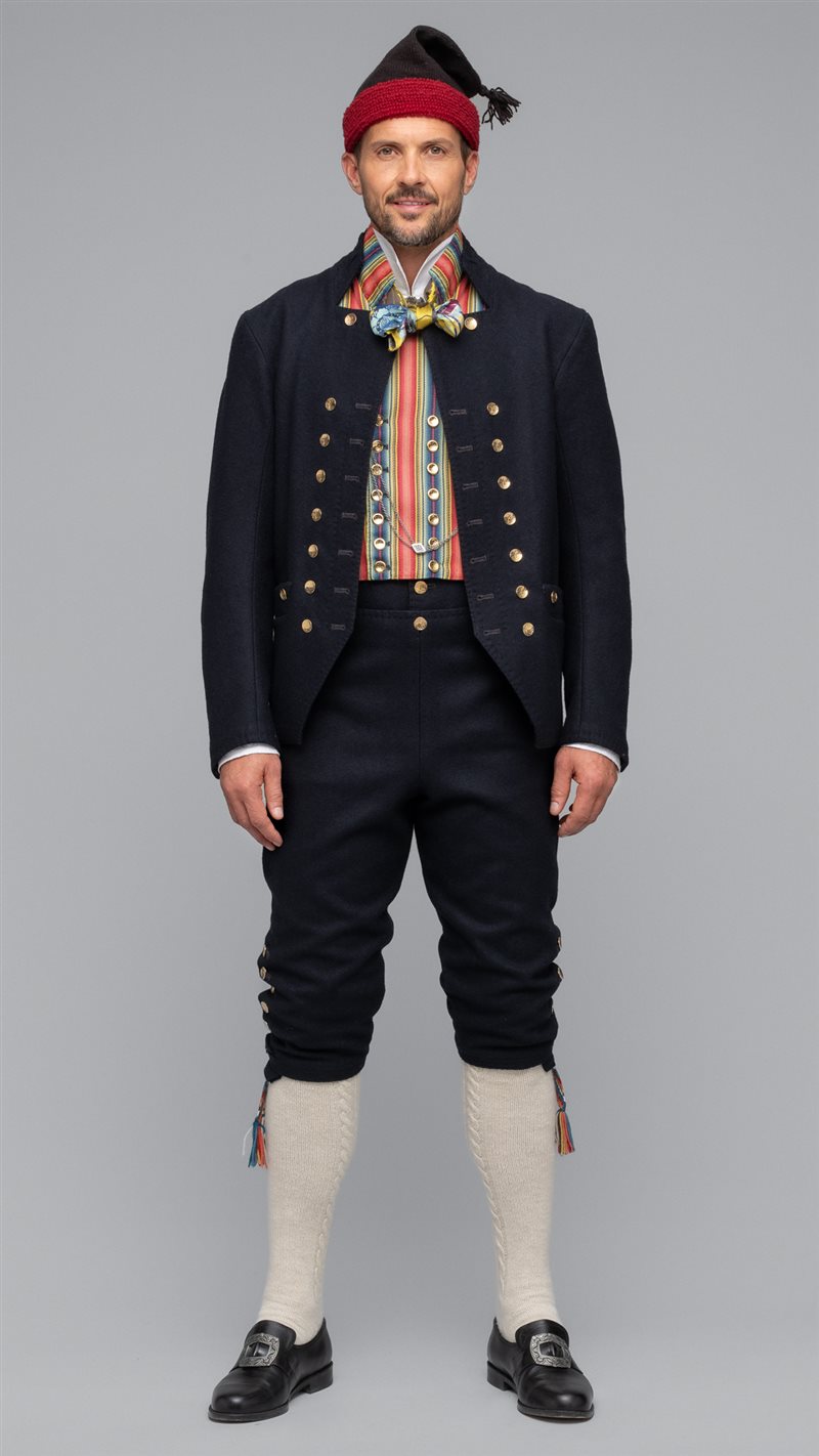 Trønderbunad med røtter i Ålen - Norsk Flid nettbutikk og bunader