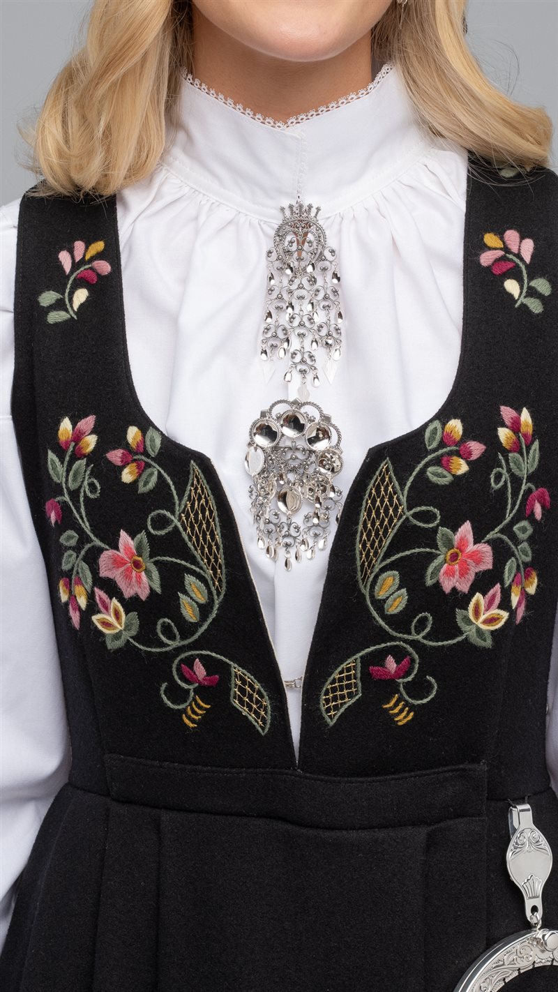 Lundebydrakt - Norsk Flid nettbutikk og bunader