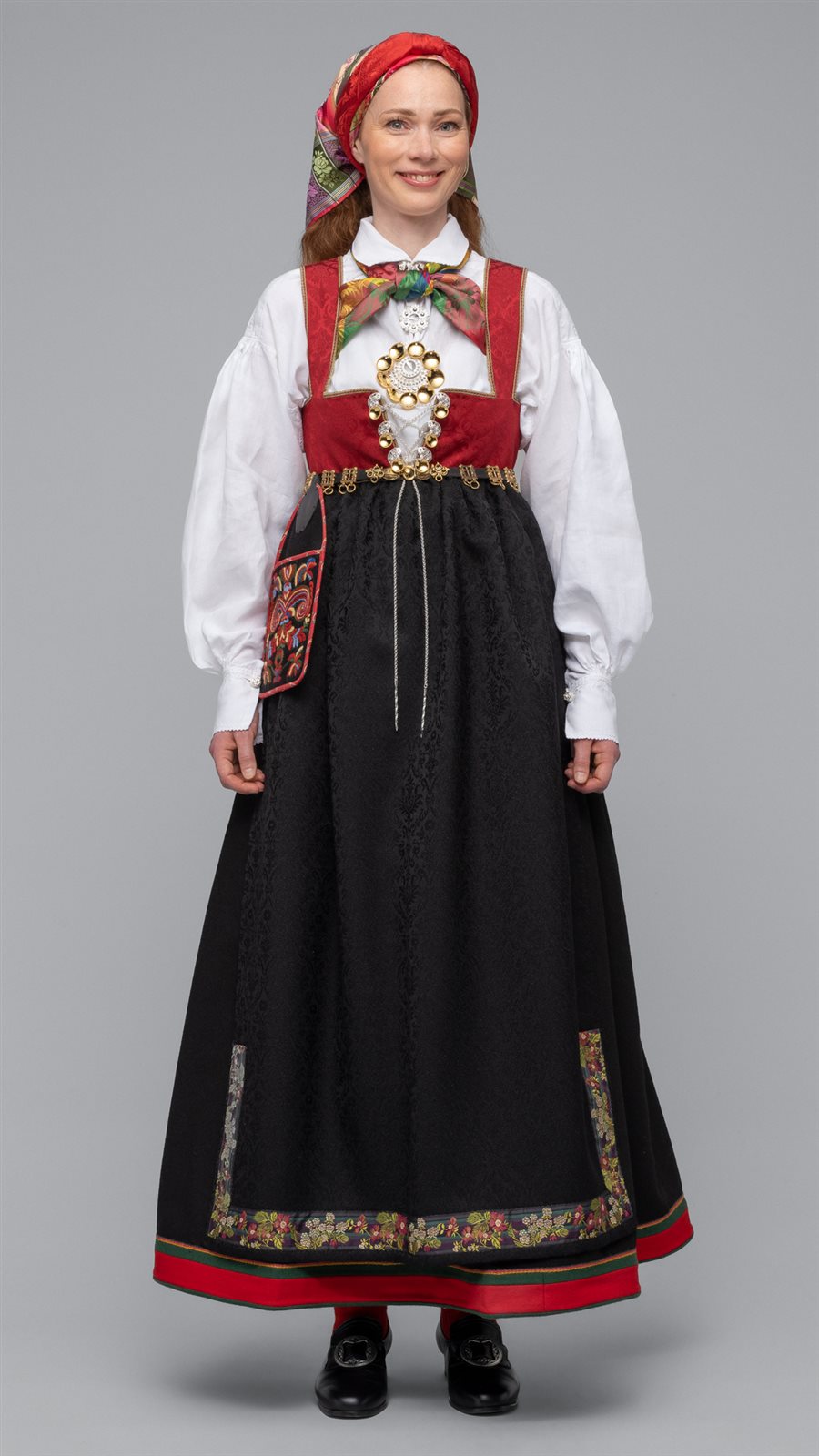 Åmlibunad dame fra Aust-Agder. - Norsk Flid nettbutikk og bunader