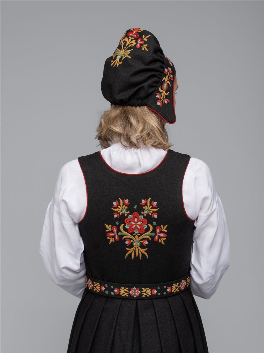 Bunad fra nedre Buskerud - Norsk Flid nettbutikk og bunader