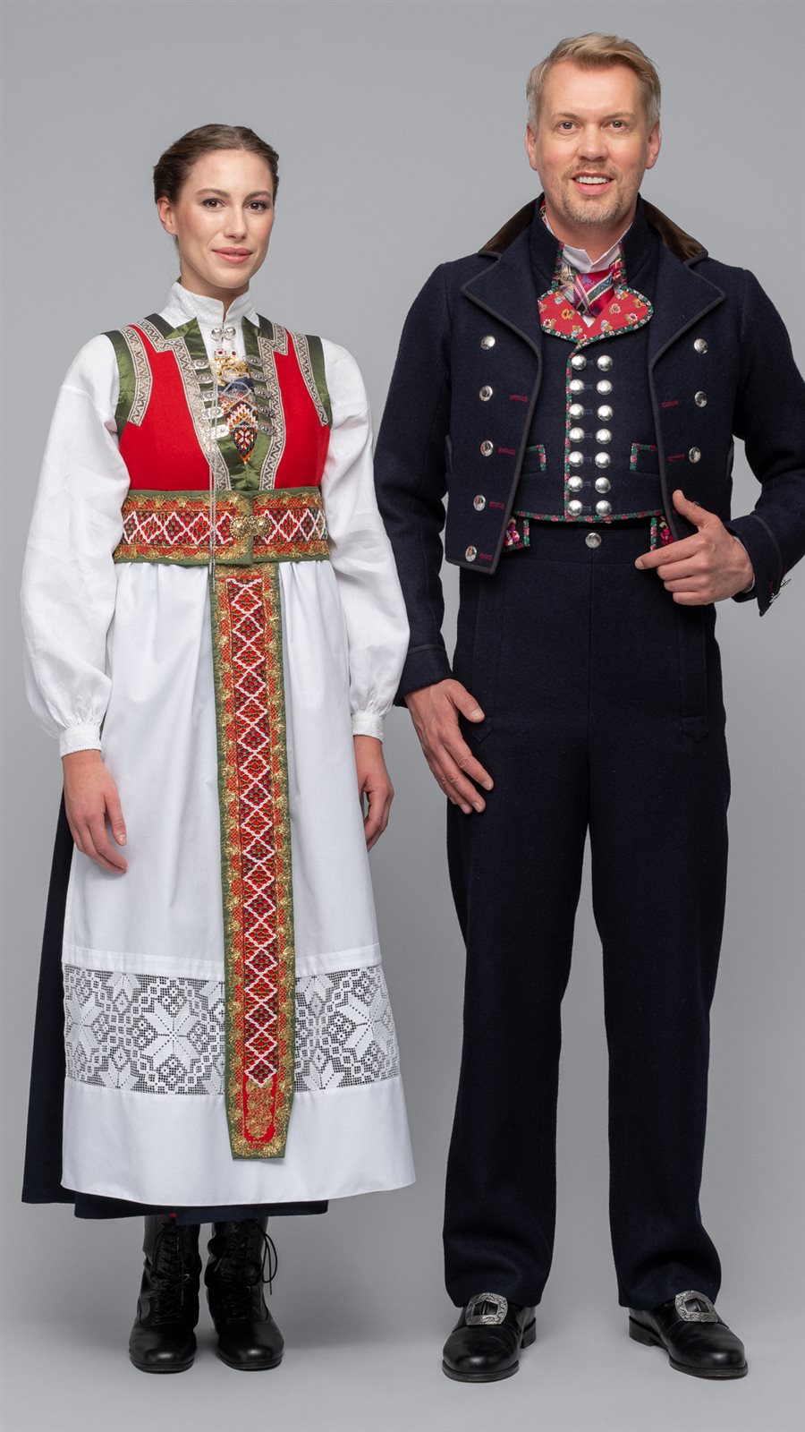 Rekonstruert kvinnebunad fra Fusa - Norsk Flid nettbutikk og bunader