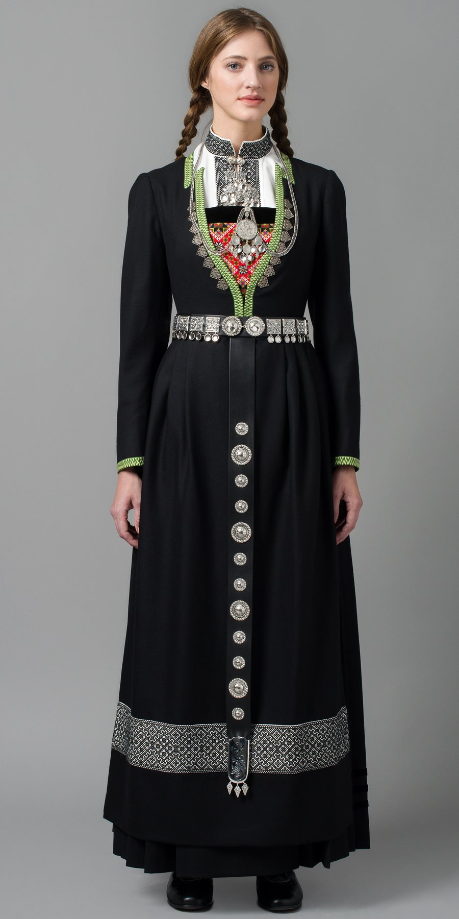 Hardanger Vinterbunad - Norsk Flid nettbutikk og bunader