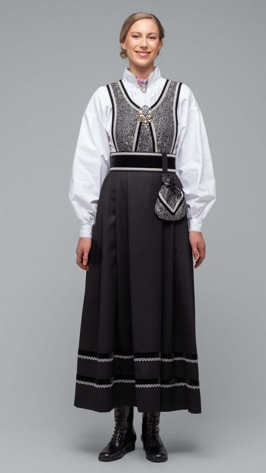 Alexandra grå med sort skjørt - Trøndelag - Festdrakter - Norsk Flid ...