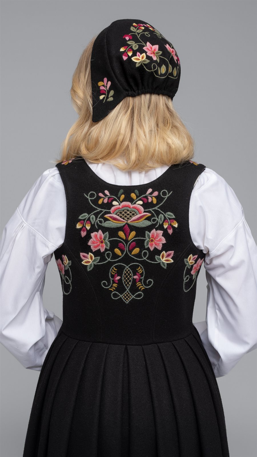 Lundebydrakt - Norsk Flid nettbutikk og bunader