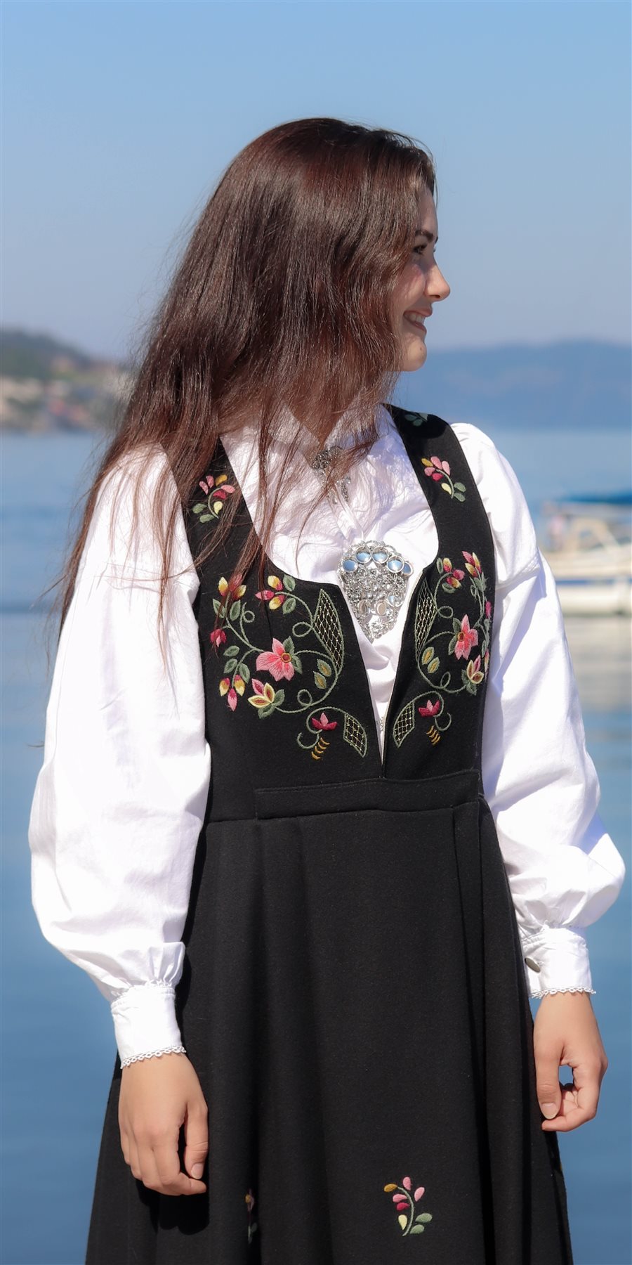 Lundebydrakt - Norsk Flid nettbutikk og bunader