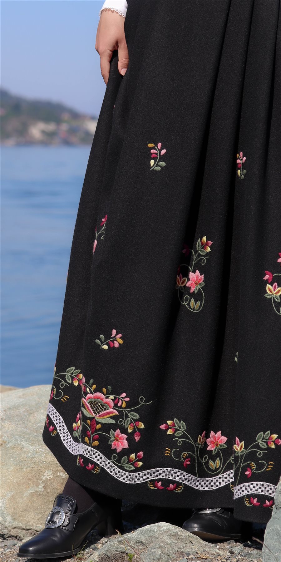 Lundebydrakt - Norsk Flid nettbutikk og bunader