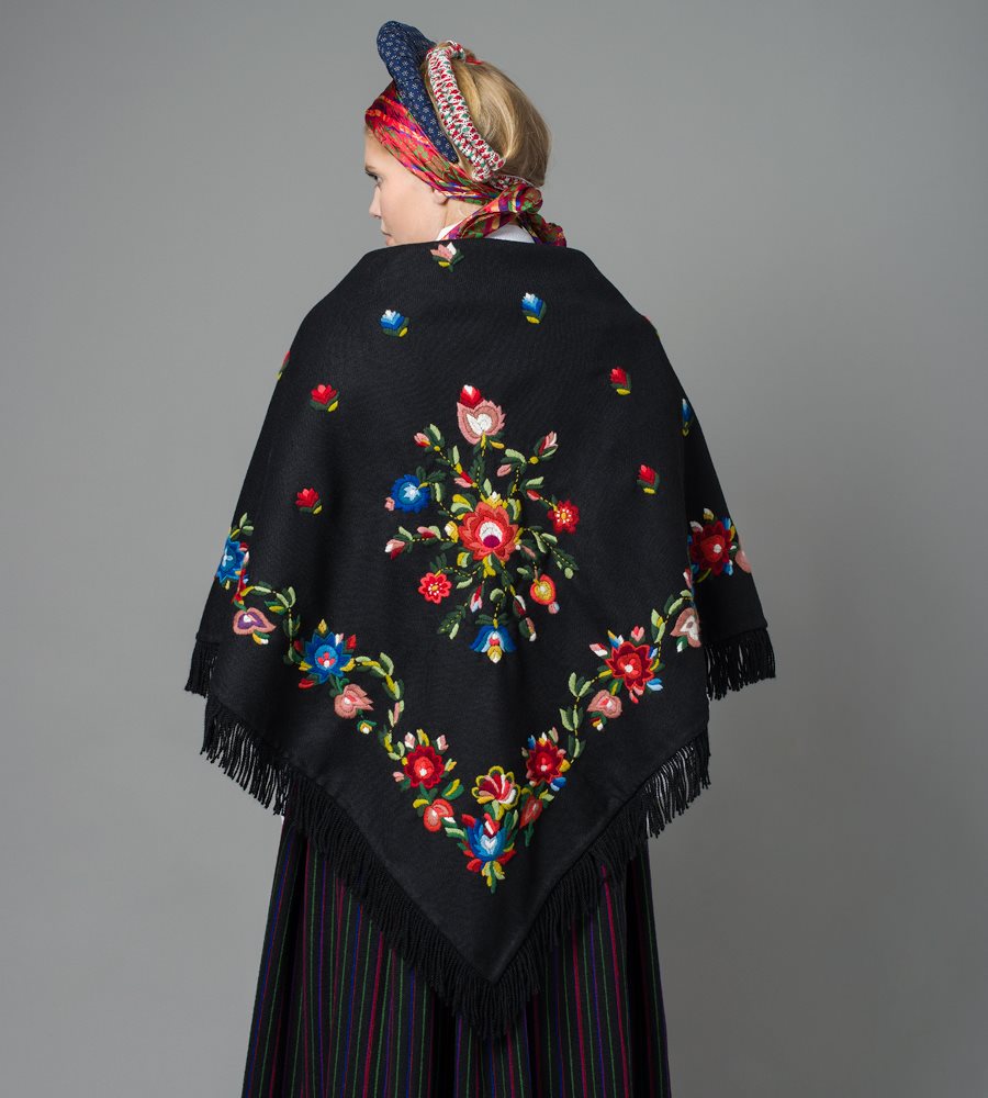 Bunad fra Vest-Agder med stripestakk - Norsk Flid nettbutikk og bunader