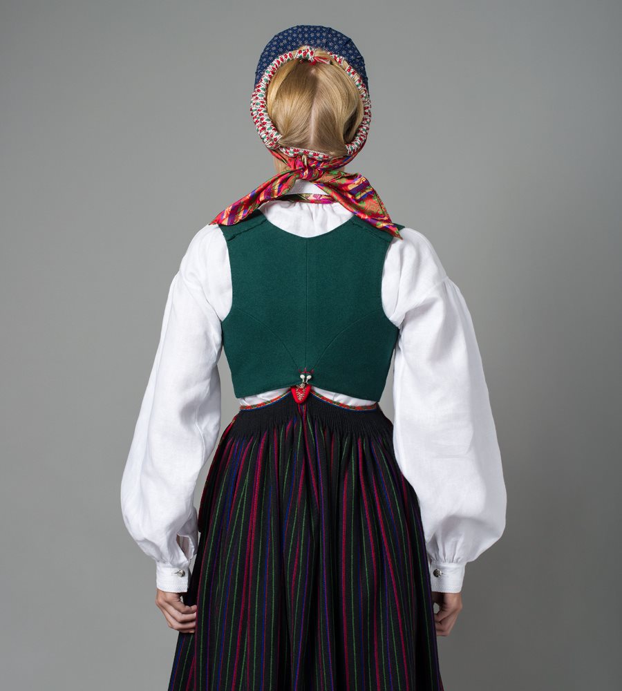 Bunad fra Vest-Agder med stripestakk - Norsk Flid nettbutikk og bunader