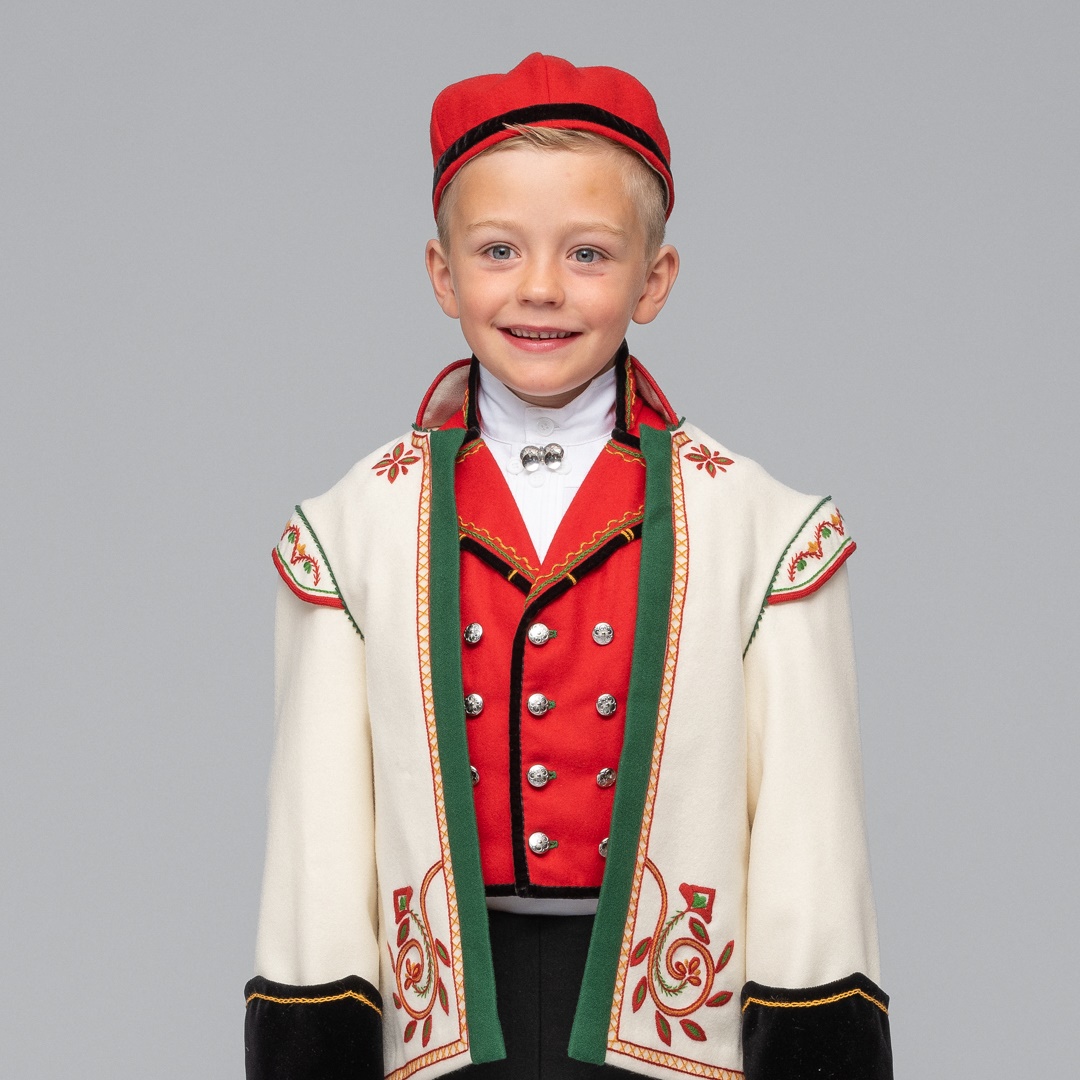 Gutebunad, Kvit trøye fra Buskerud - Norsk Flid nettbutikk og bunader