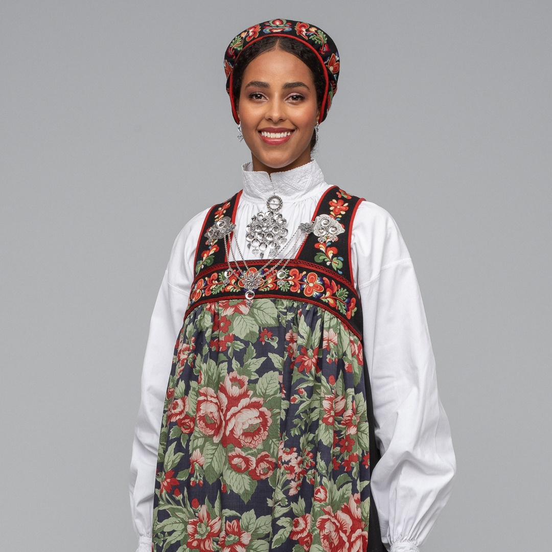 Festbunad Nes 2 fra Hallingdal - Norsk Flid nettbutikk og bunader