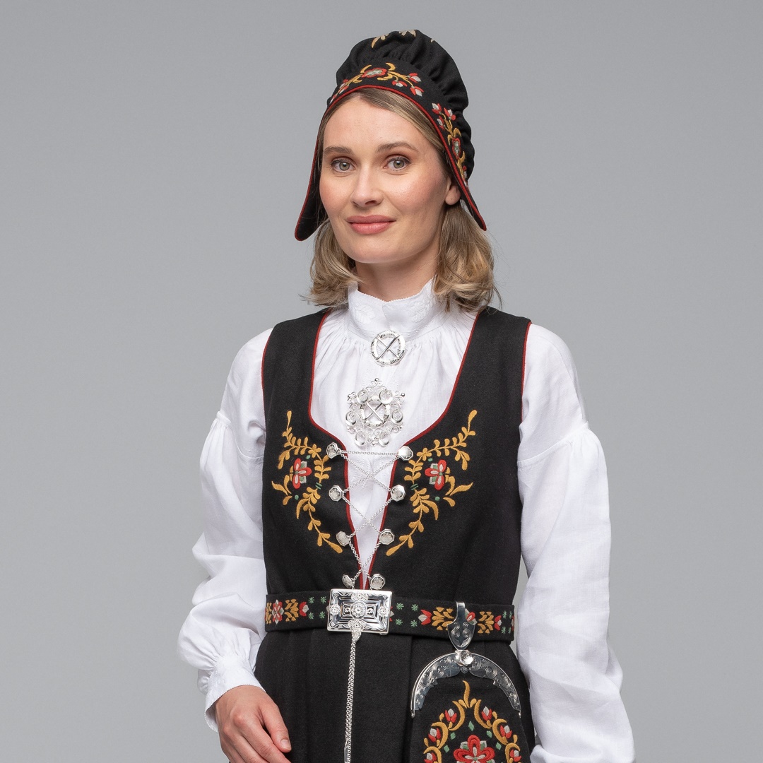 Bunad fra nedre Buskerud - Norsk Flid nettbutikk og bunader