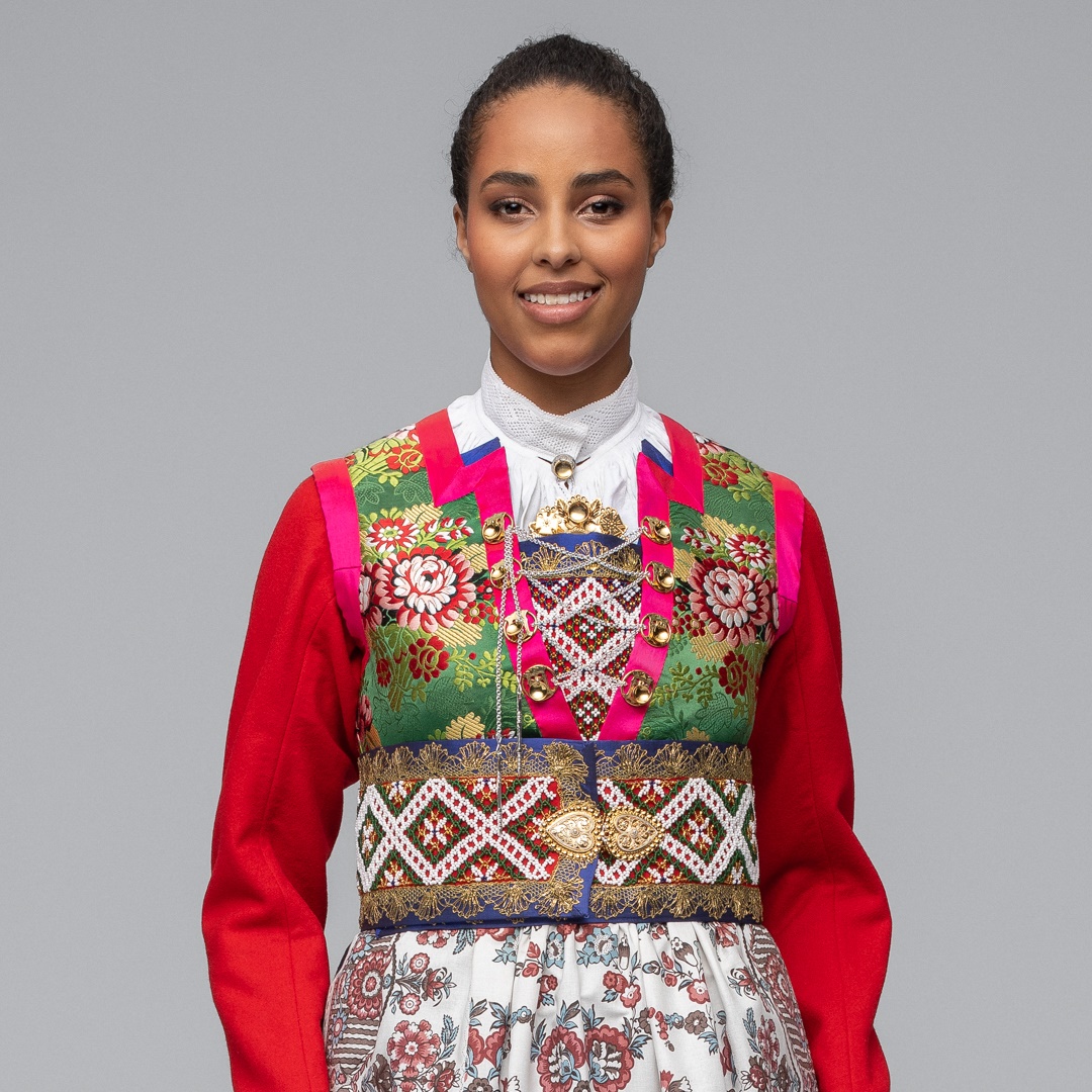 Rekonstruert kvinnebunad fra Fusa - Norsk Flid nettbutikk og bunader