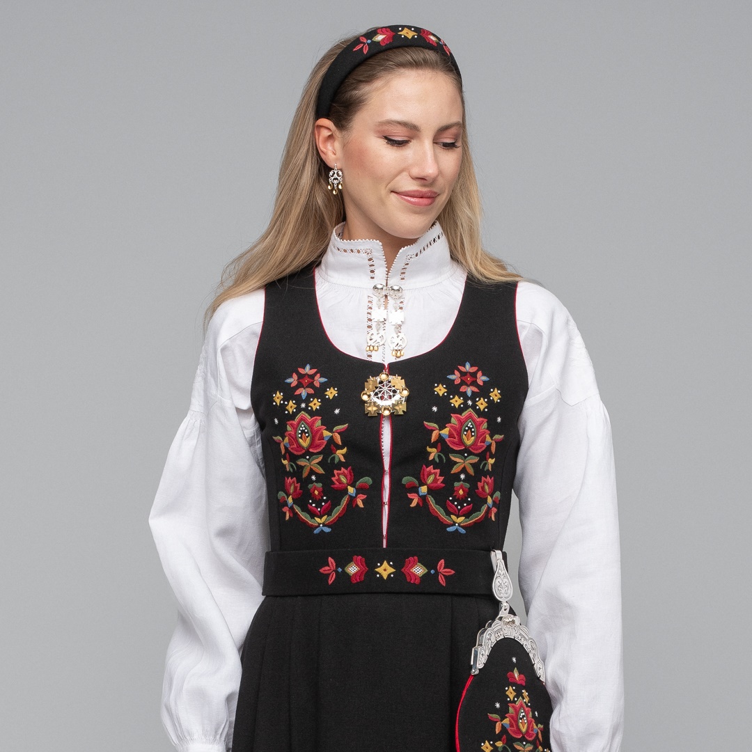 Ørstabunad - Norsk Flid nettbutikk og bunader