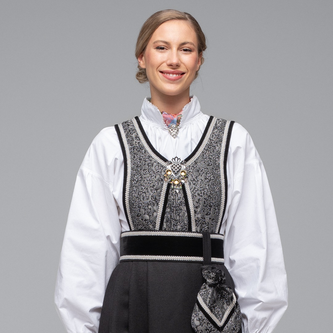 Alexandra grå med sort skjørt - Trøndelag - Festdrakter - Norsk Flid ...