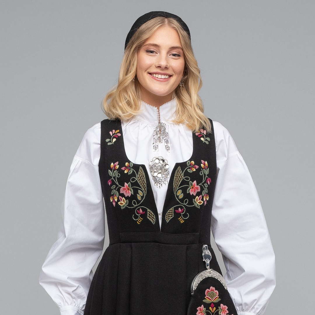 Lundebydrakt - Norsk Flid nettbutikk og bunader