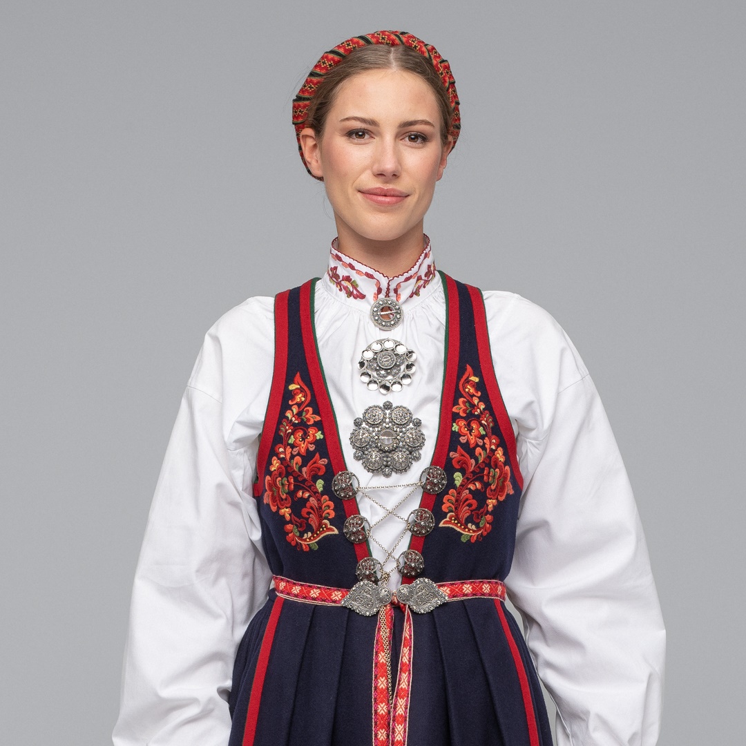 Vest-Telemarksbunad, modell fra Porsgrunn - Telemark - Alle bunader ...