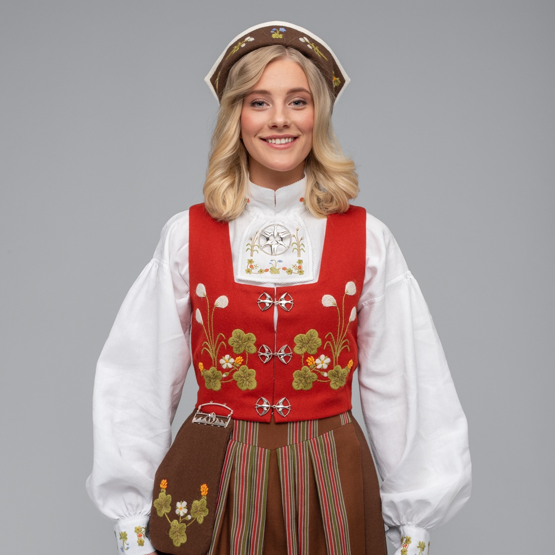 Senja festdrakt rød vest - Norsk Flid nettbutikk og bunader