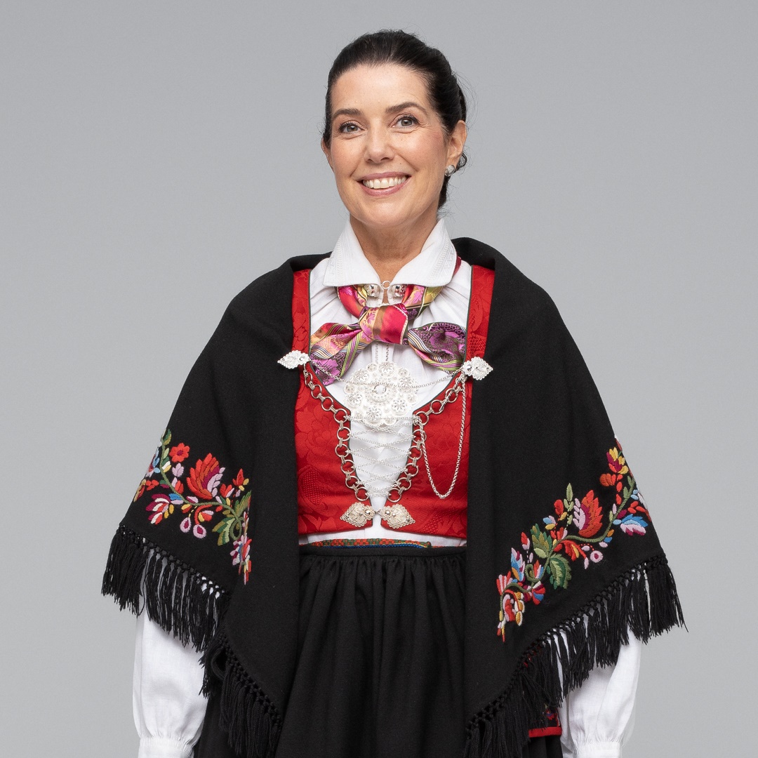 Bunad fra Vest-Agder med rynkestakk - Norsk Flid nettbutikk og bunader