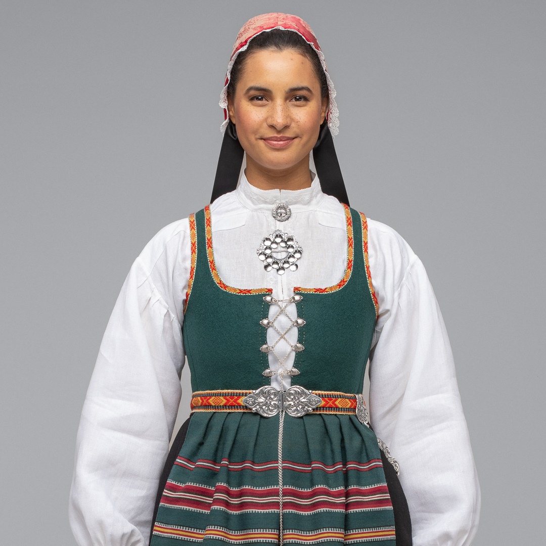 Vestfold kvinnebunad - 1956-modell grønn/sort - Norsk Flid nettbutikk ...