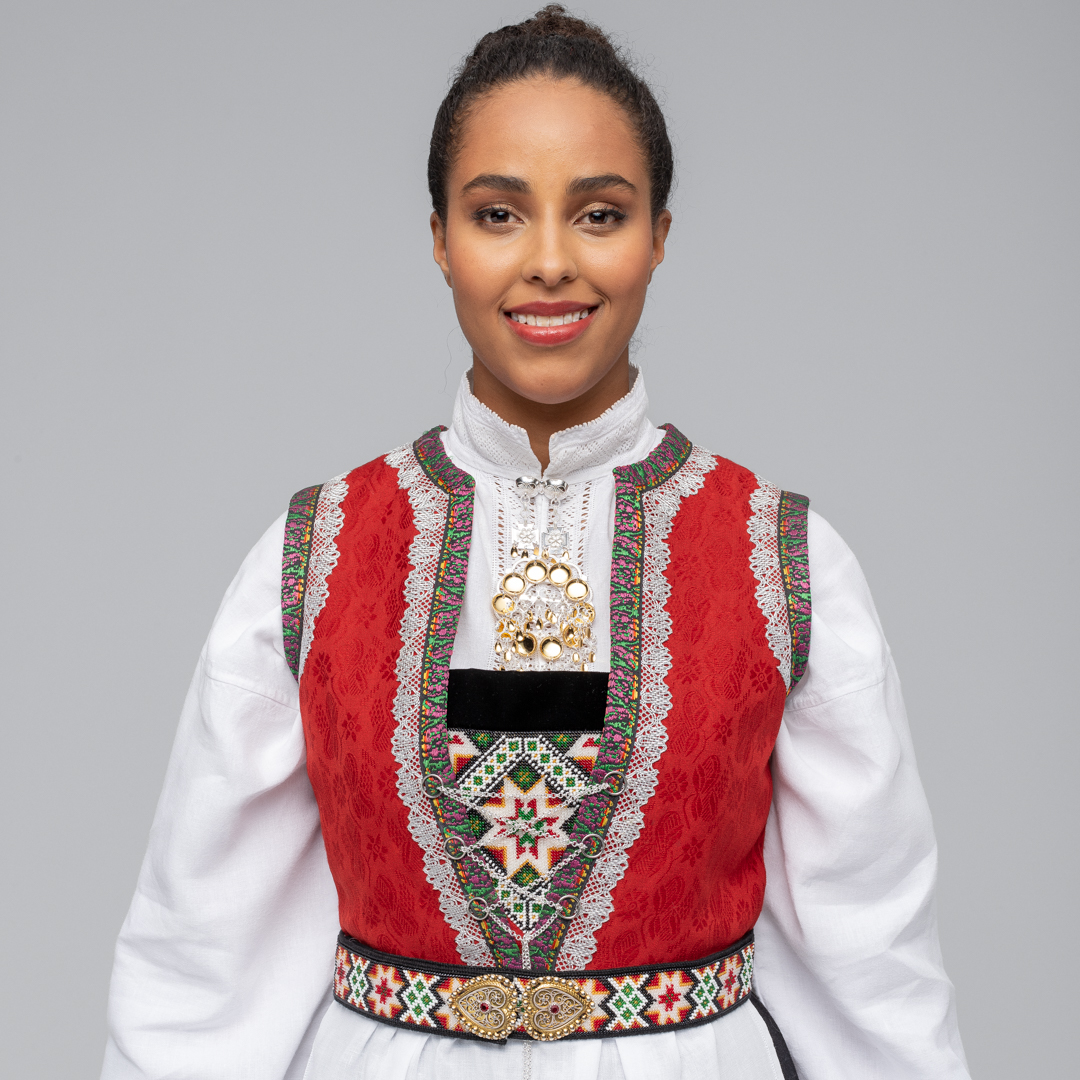 Fitjar jentebunad - Norsk Flid nettbutikk og bunader