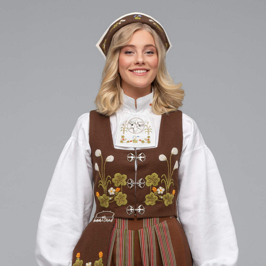 Senja festdrakt - Norsk Flid nettbutikk og bunader