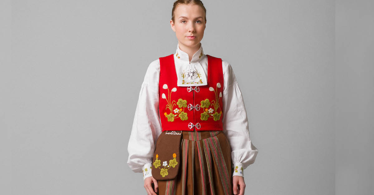 Senja festdrakt rød vest - Norsk Flid nettbutikk og bunader